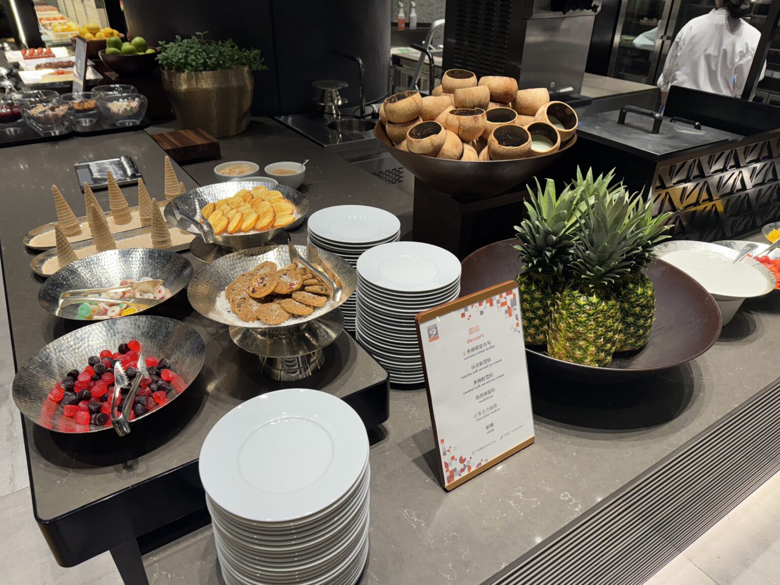 マカオ「mezza9」で五感を満たす美食体験！無限ロブスターとシェフとの対話が織りなす至福のディナー | The Forward