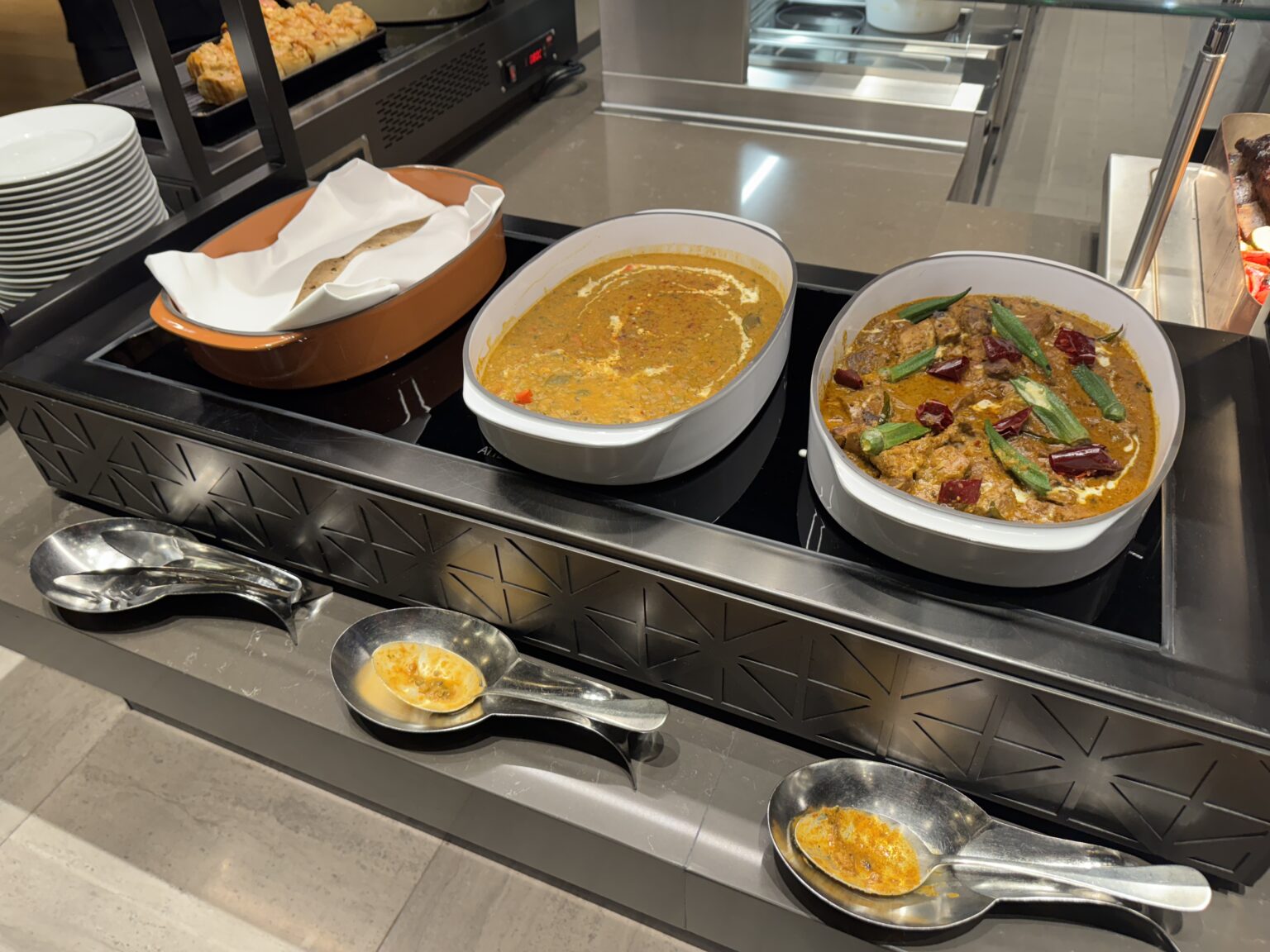 マカオ「mezza9」で五感を満たす美食体験！無限ロブスターとシェフとの対話が織りなす至福のディナー | The Forward