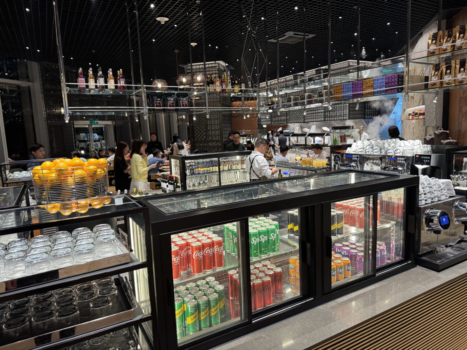 マカオ「mezza9」で五感を満たす美食体験！無限ロブスターとシェフとの対話が織りなす至福のディナー | The Forward