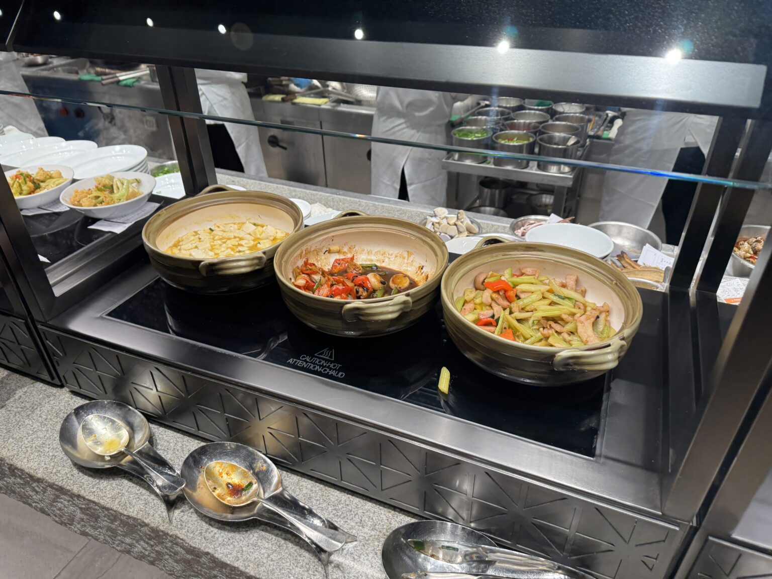 マカオ「mezza9」で五感を満たす美食体験！無限ロブスターとシェフとの対話が織りなす至福のディナー | The Forward